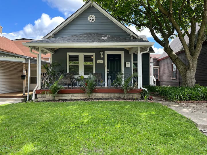 Walk To Lucas Oil Stadium | 2br/2ba + Free Parking - Indianapolis, IN