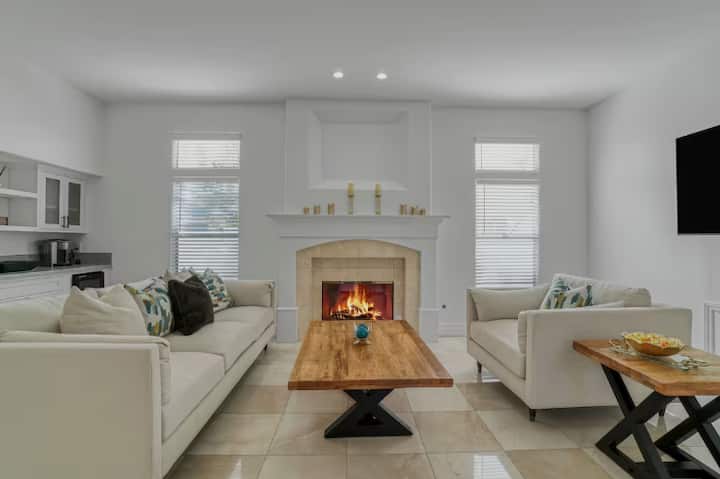 Liverpool Manor: Luxury Coastal Getaway - Redondo Beach, CA