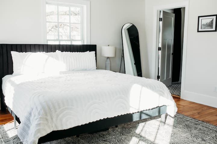 204 William Mcfarland's Founders Suite - Kind Bed - Madison, WI