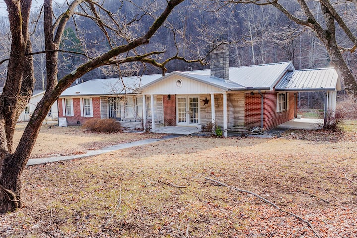 Horsepen Trail Retreat - Gilbert, WV