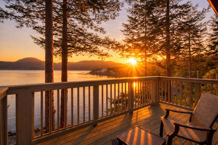 Harborside King Room With Serene Water Views - Orcas Island, WA