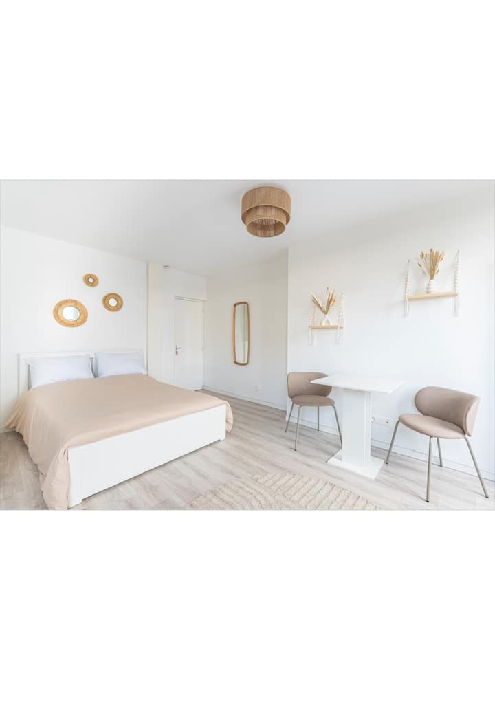 Studio Lumineux, Cosy Et Bien éQuipé - Cléon