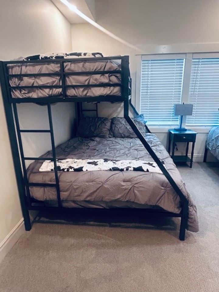 Sovereign Village Apt 205: Spaciously Sleeps 8! - Choctaw Lake, OH