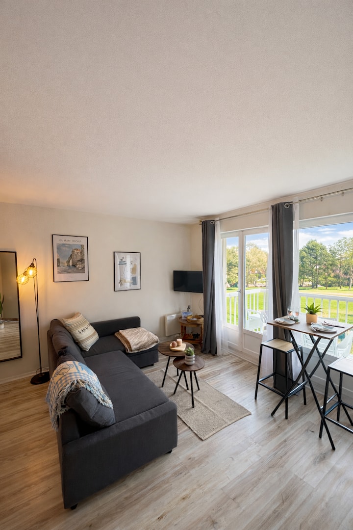 Nid Douillet Au Cœur D’étretat - Étretat