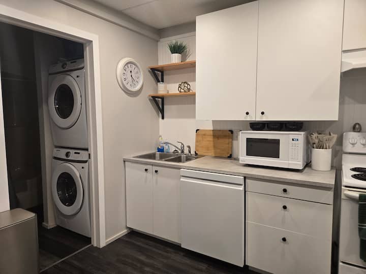 Mainstreet Hideaway - Ontario 60