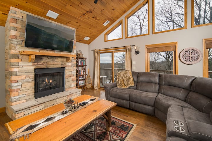 Bearly Made It Cabin - Walk To The Slopes! - Boone, NC