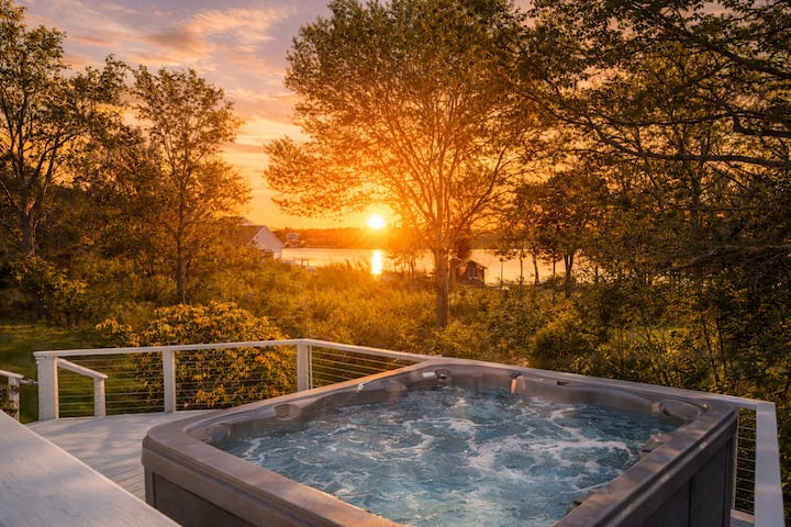 New Luxury Waterfront - Hot Tub, Sauna, Game Room - Eastham, MA