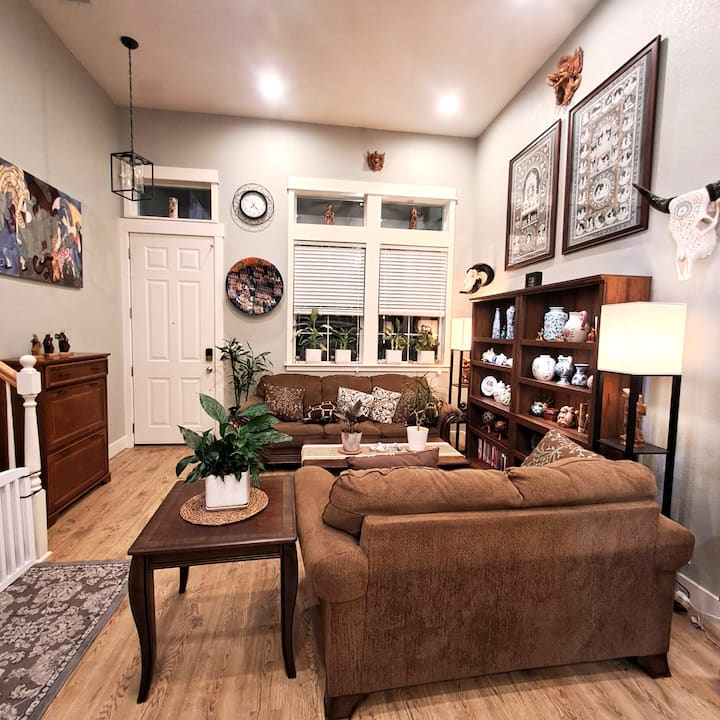 Artful Folsom Retreat With Serene Mandala Garden - 佛森