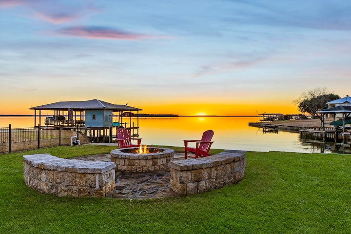 Lakefront Escape | Fire Pit, Outdoor Kitchen - Livingston, TX