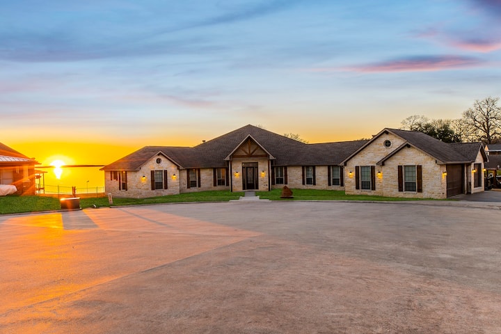 Lakefront Escape | Fire Pit, Outdoor Kitchen - Livingston, TX