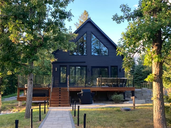 Deluxe Cottage On The River - With Spa - Arnprior