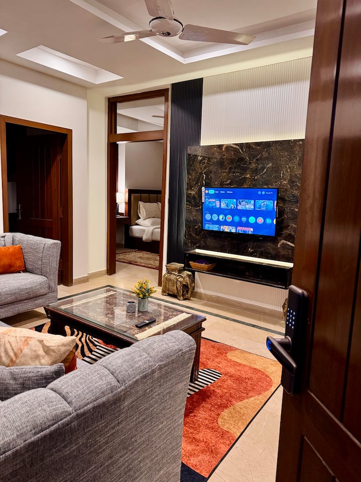 | Mmuk’s Signature 2bhk | Free Netflix | Heated | - Islamabad