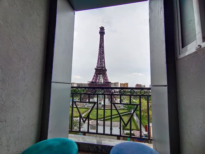 Eiffel Tower Facing | Modern 1-bhk Apartment - Lahore