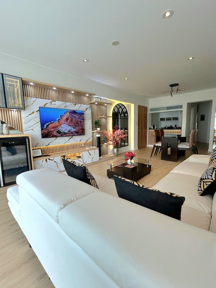 Spacious & Modern + Balcony | Heart Of Miraflores - Pérou