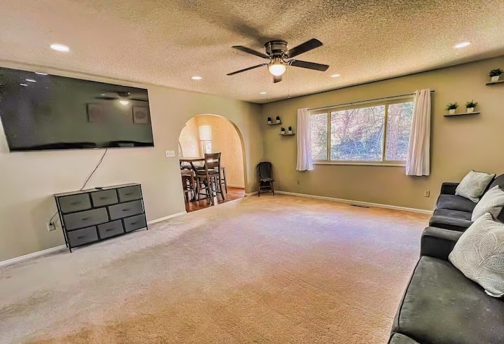 Spacious 6bdrm House Colo Springs Near Everything - Colorado Springs
