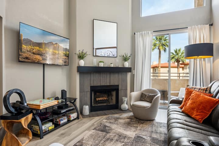 Stylish Phoenix Apt | Pool | Hot Tub | Balcony - Phoenix