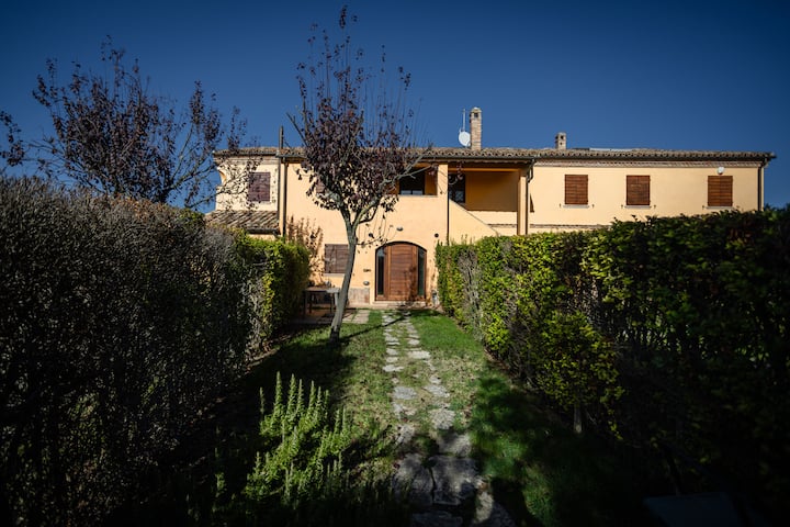 Villino Con Vista E Giardino 4' Letto Parcheggio - Osimo
