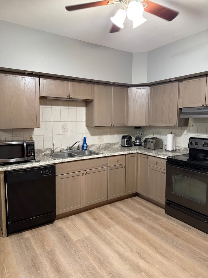 4 Bedroom Apartment Located In Downtown! - Waterville, ME