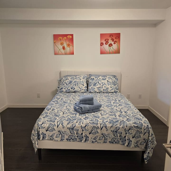 Cozy 1br Apartment With Private Patio In Surrey - Surrey