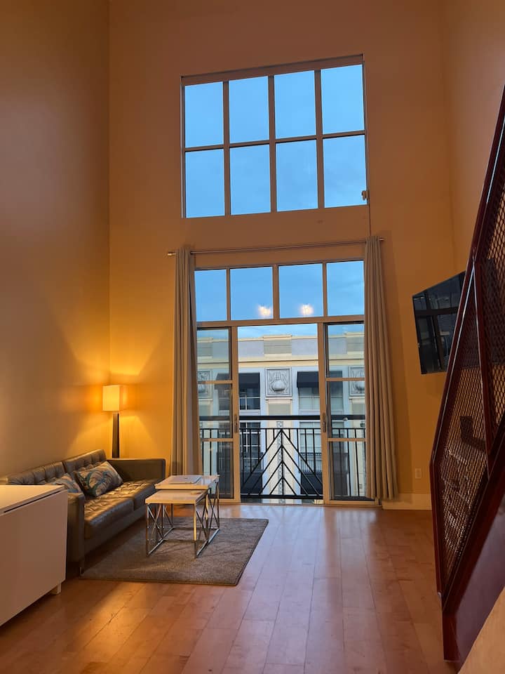 Santana Row 2 Story Loft - 2bd 2bth - San José