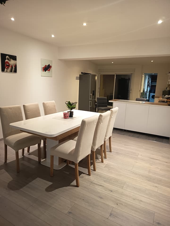 Maison 3 Grandes Chambres. Lumineuses + Extérieur - Carvin