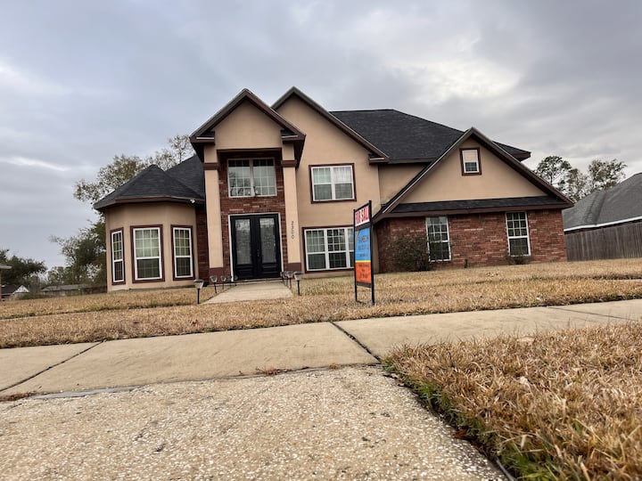 2story Home | 10 Minutes To Casino | Jacuzzi - Lake Charles, LA