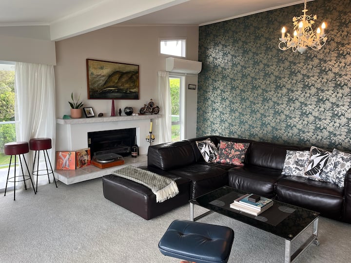 The View Wins! – Spacious Harbour View Getaway - Whangārei