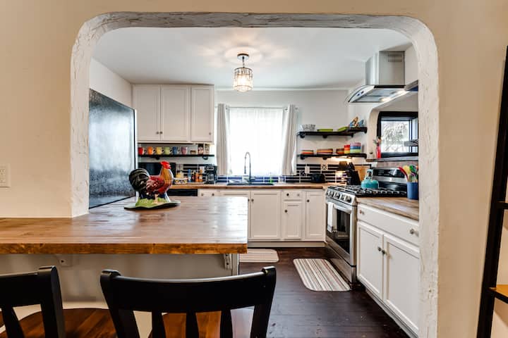 Heart Of Eugene • Cozy Whiteaker Getaway - Eugene, OR