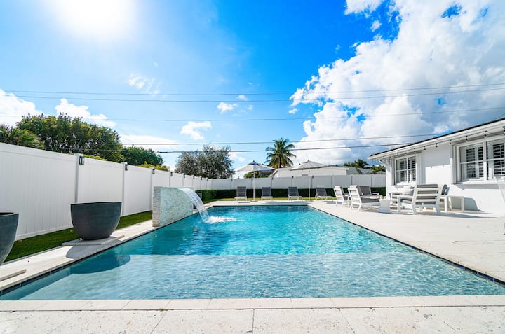 Modern Coastal Pool Home Near Downton - West Palm Beach, FL