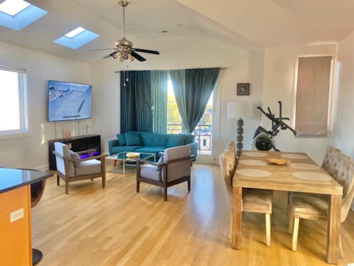 2 Bedroom 2 Bath Condo Close To Downtown Chicago ! - シカゴ