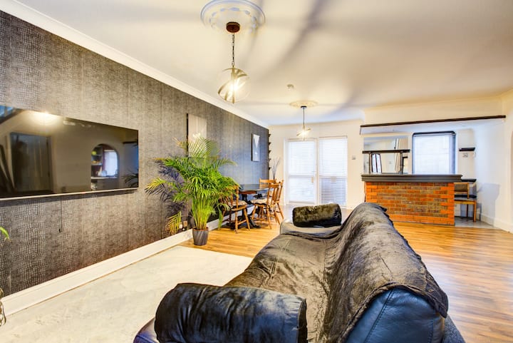 April's Place - Harrow