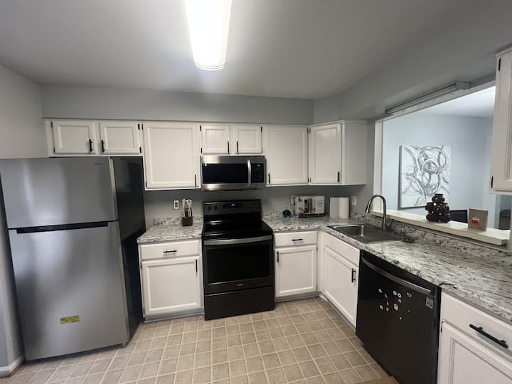 Spacious 3bedroom Townhome - Burke, VA