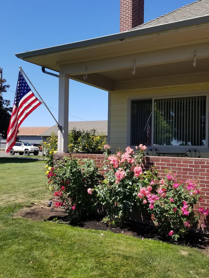 Country Home On Hazelnut Farm - Forest Grove, OR