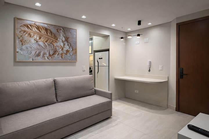 Apartamento No Centro Com Garagem E A/c - Maringá