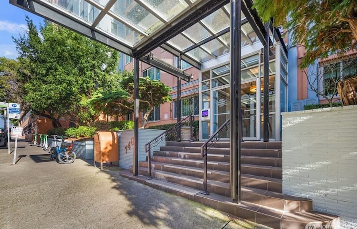 50% Off Nightly Rate New Cfree Parking! - Seattle, WA