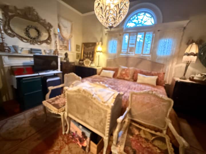 The Milano King Size Room - New Haven, CT