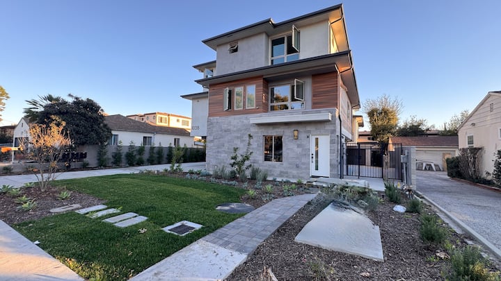 New Luxury  Villa, Walk To Business Center - Arcadia