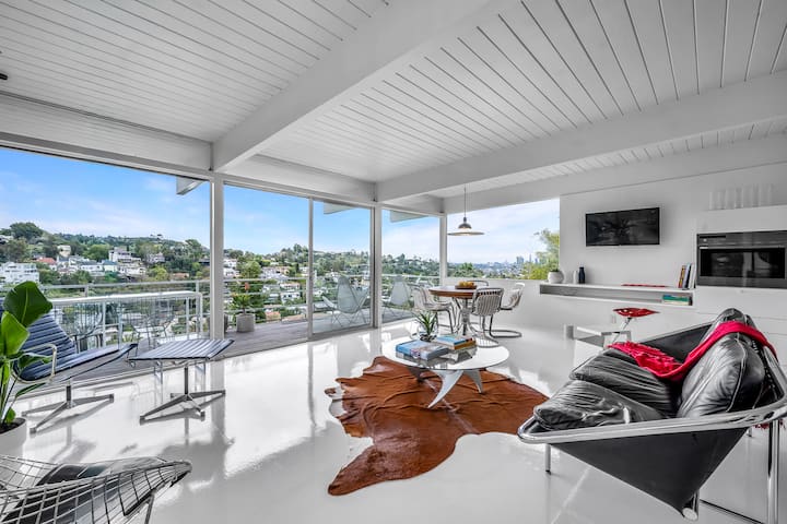 Serene Hillside Loft Oasis With Scenic Terrace - Los Angeles, CA