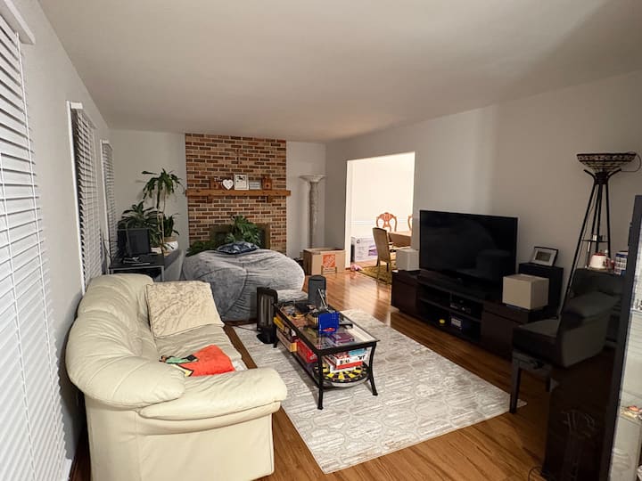 Relaxing Pet Friendly Home | 2br 2ba Near Chicago - Hoffman Estates, IL