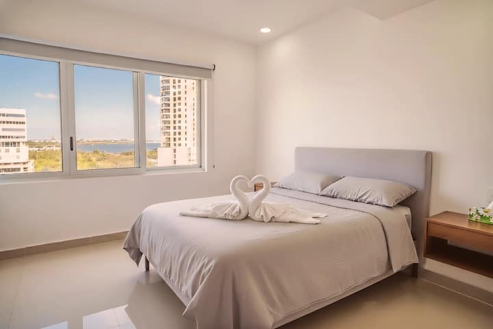 Your Modern Cancun Base: Views & Shopping - Cancún