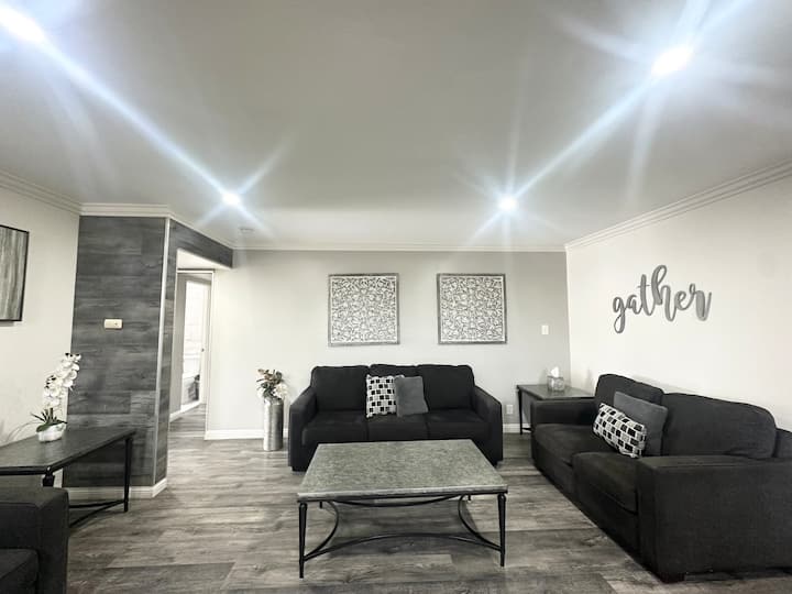 Disney Vacation Home| Pool + Huge Yard| Superhost - Anaheim