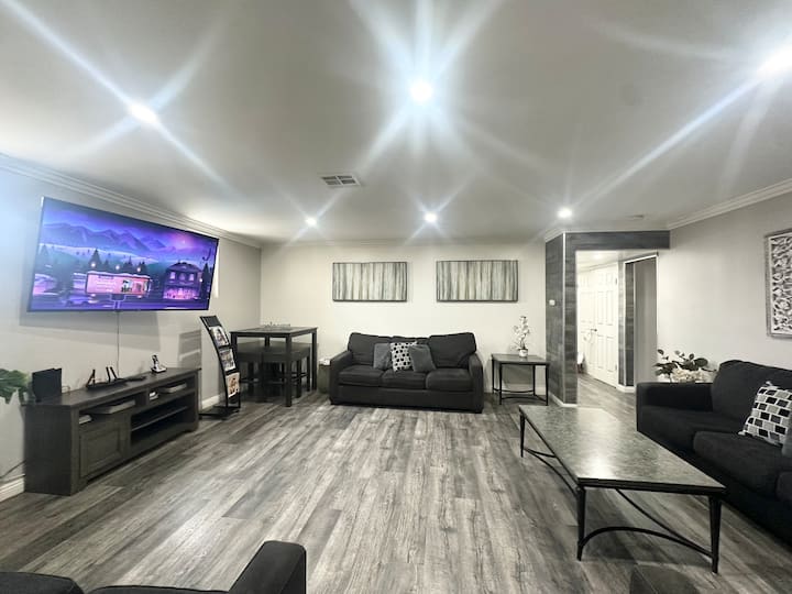 Disney Vacation Home| Pool + Huge Yard| Superhost - Anaheim, CA