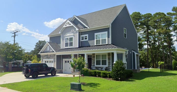 Spacious 4 Bedroom W/ Pool And Patio Area. - Suffolk, VA