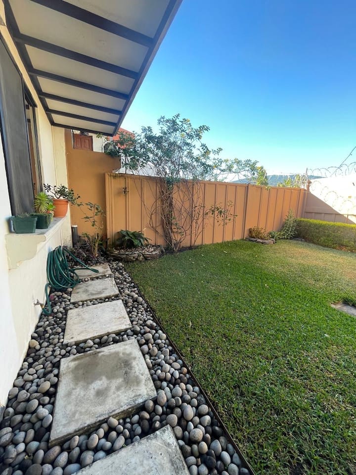 Casa Para 8 Personas Cerca De Embajada Americana - San Salvador (El Salvador)