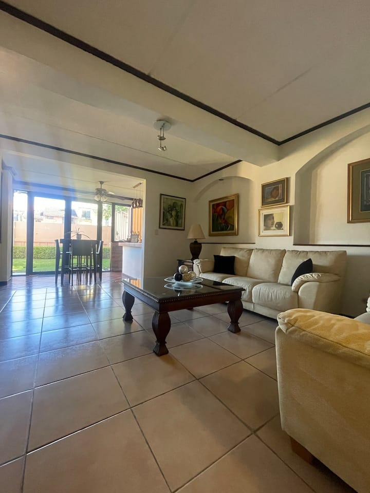 Casa Para 8 Personas Cerca De Embajada Americana - San Salvador