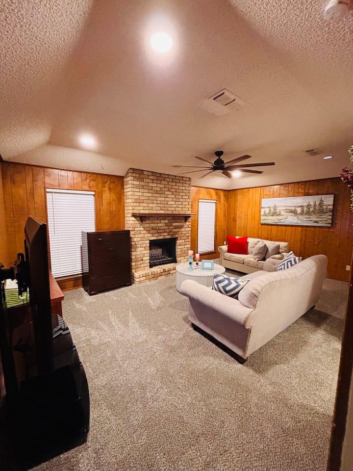 Enjoying:3 Bedrm, 2 Bath, Extra Twin Bed2 Car Gar - Midland, TX