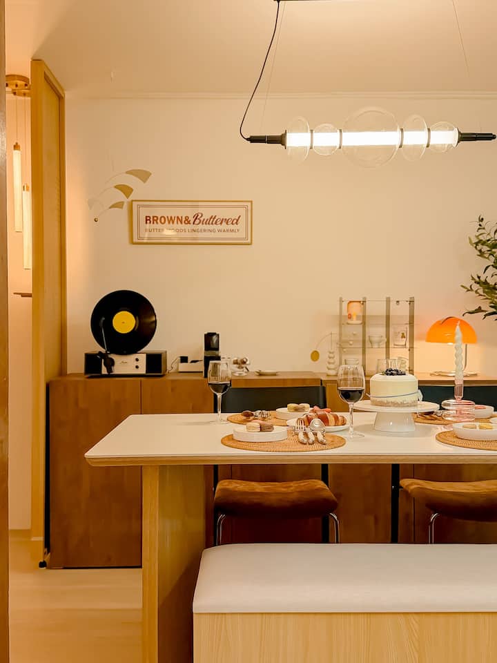 무료짐보관/송파나루5분/석촌역7분/잠실롯데타워 인근/롯데월드/Kspo돔/인천공항버스직통 - South Korea