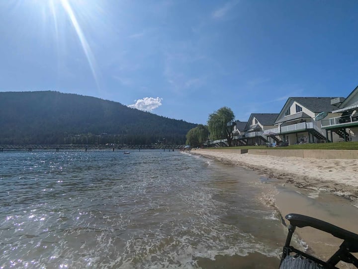 Sicamous Beach Rental With Loft And Boat Slip. - Sicamous