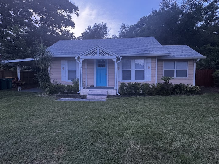 Pink Cottage On 11th - Mount Dora