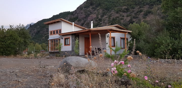 Lo Antuco Cabaña Blanca Con Tinaja - Antuco